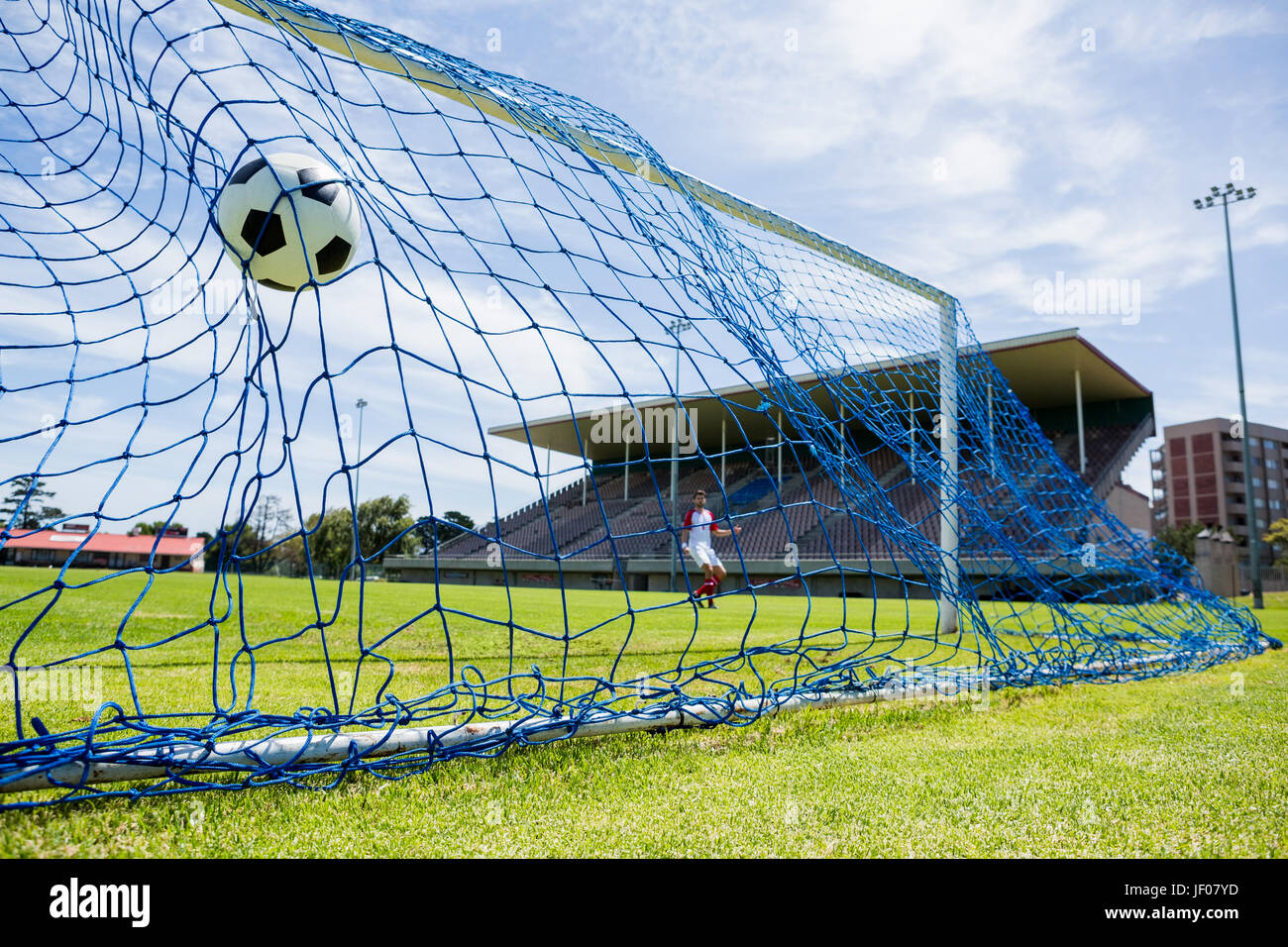 Hitting the football hi-res stock photography and images - Alamy