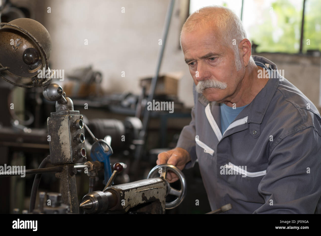 Mechanicien hi-res stock photography and images - Alamy