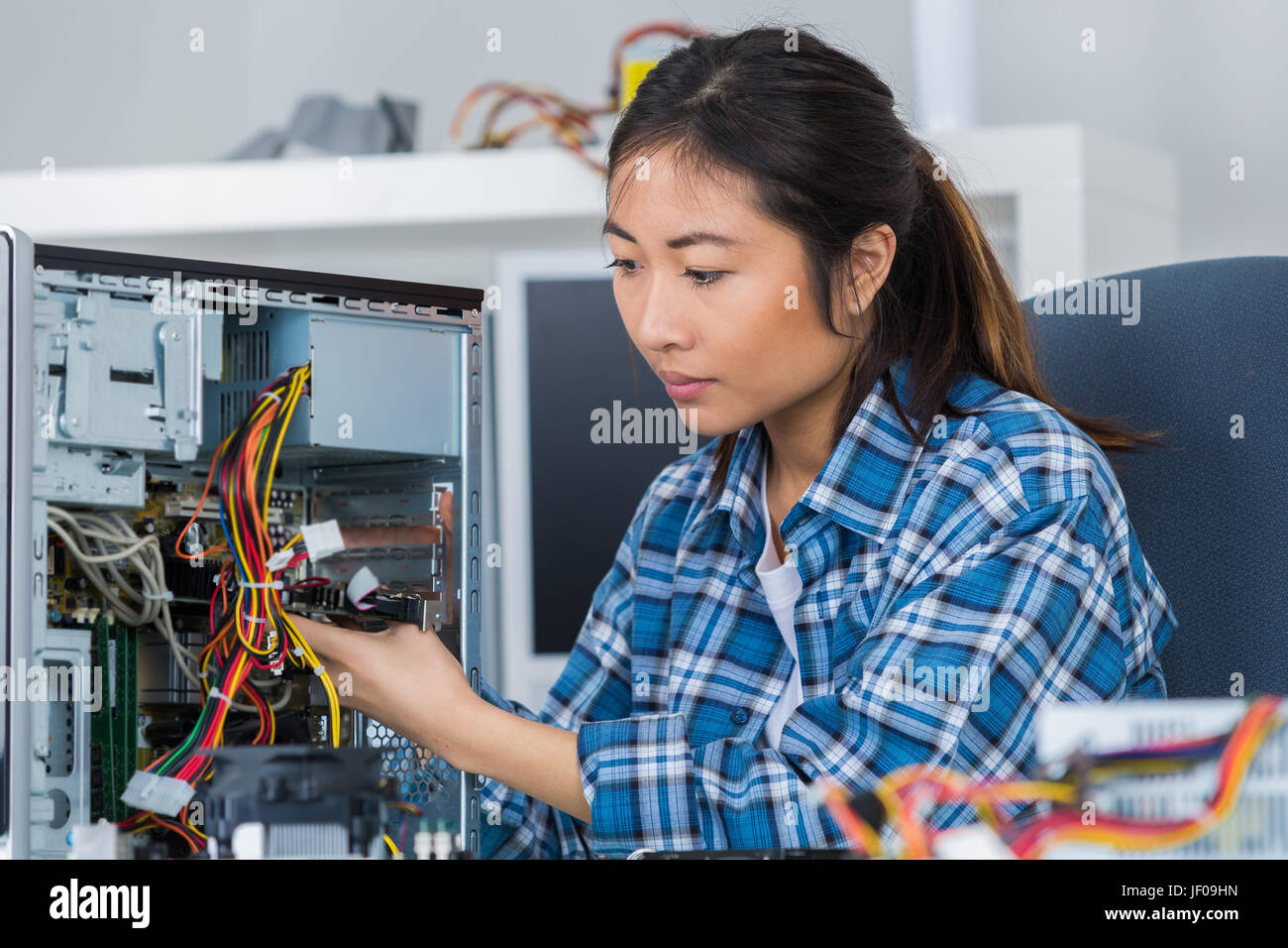Repair centre electronics hi-res stock photography and images - Alamy