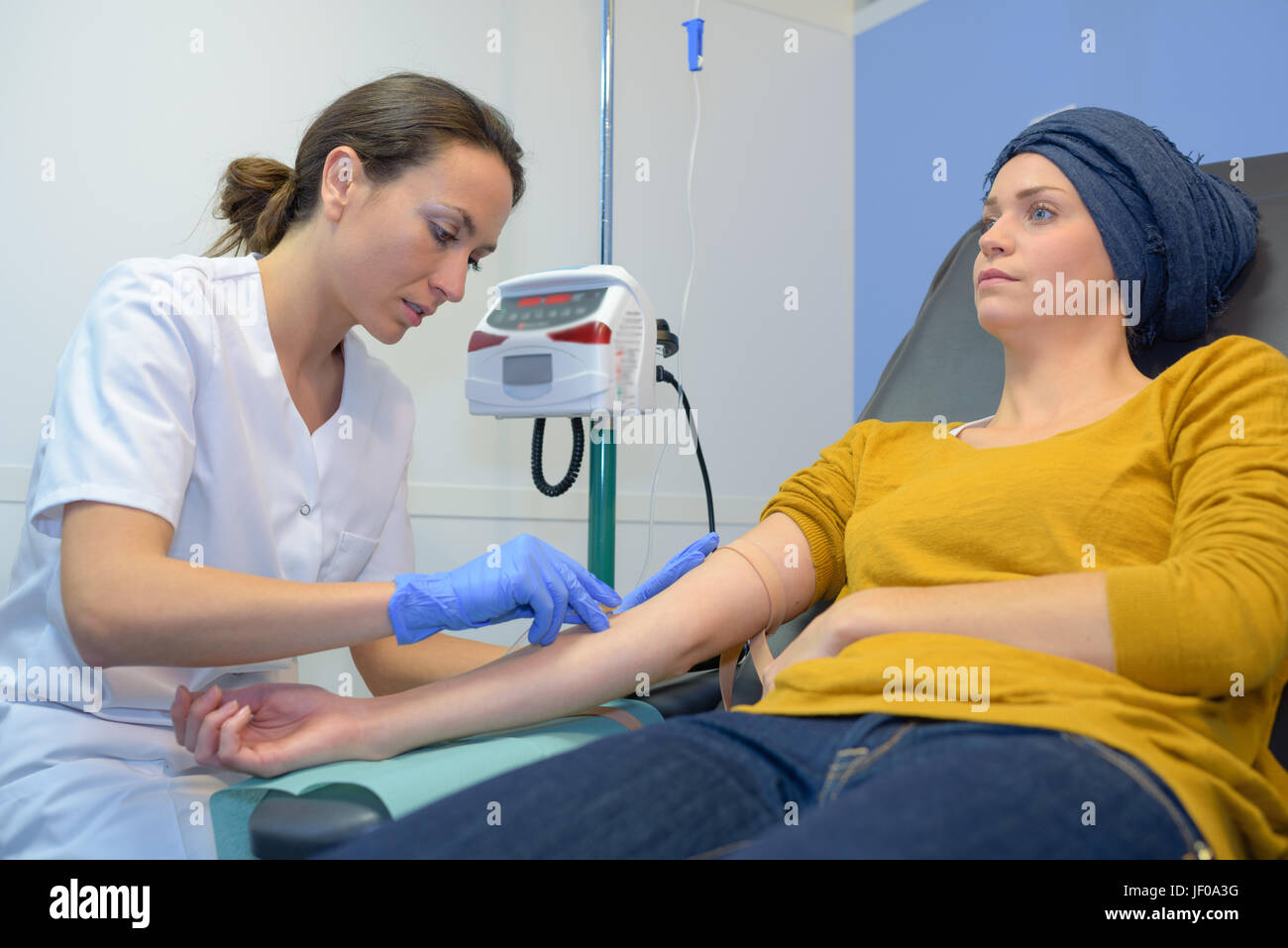 Lady having chemotherapy treatment Stock Photo - Alamy