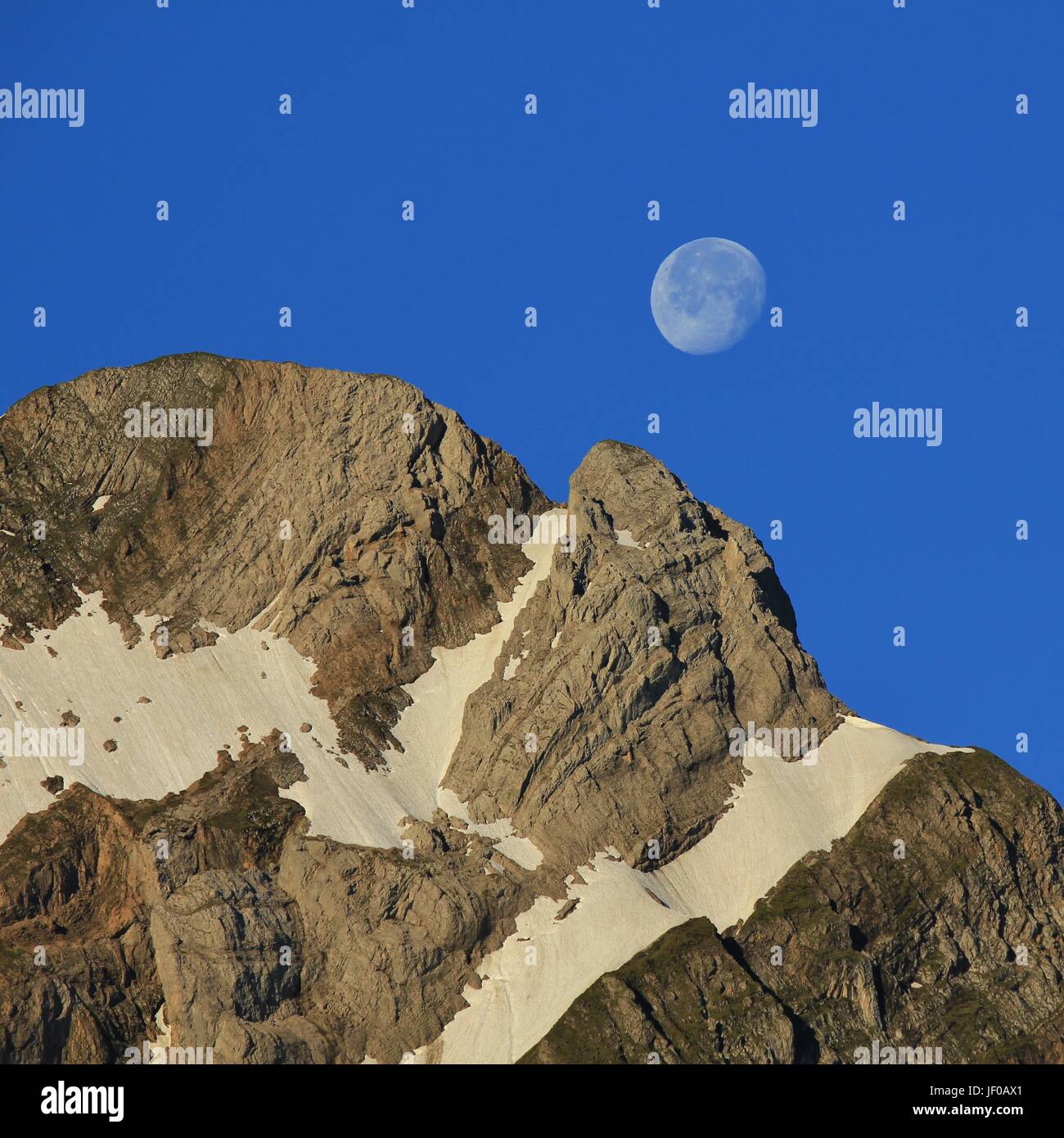 Moon going down over Mt Altmann Stock Photo - Alamy