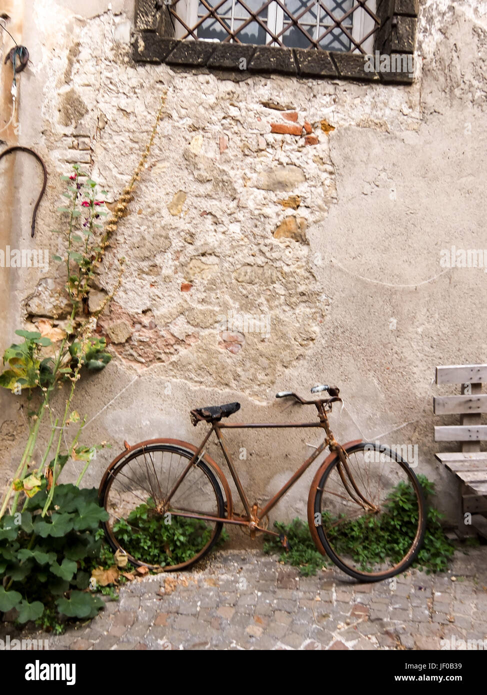 Old rusty vintage bicycle Stock Photo - Alamy