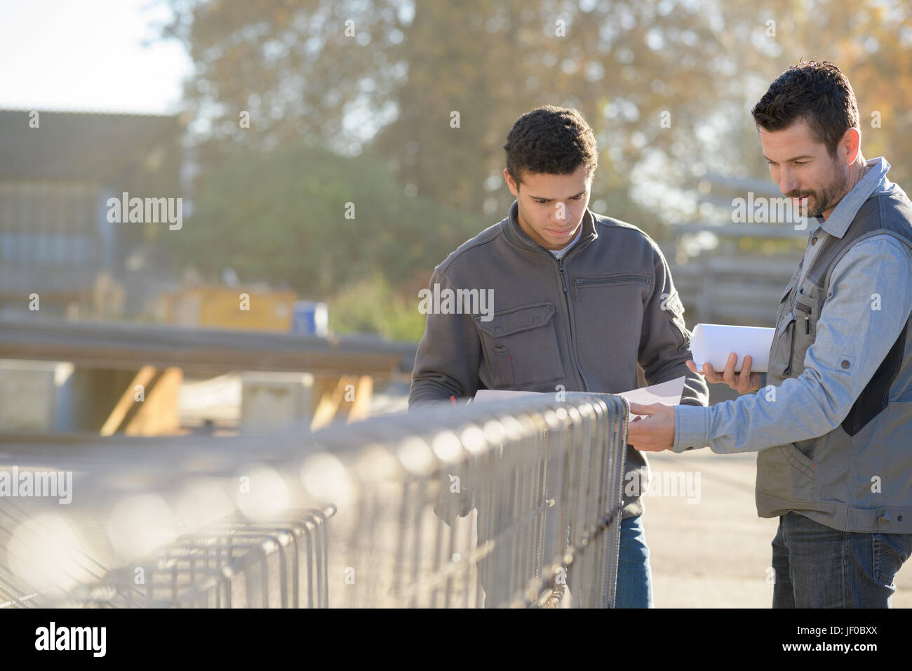 Male engineers working outside hi-res stock photography and images - Alamy