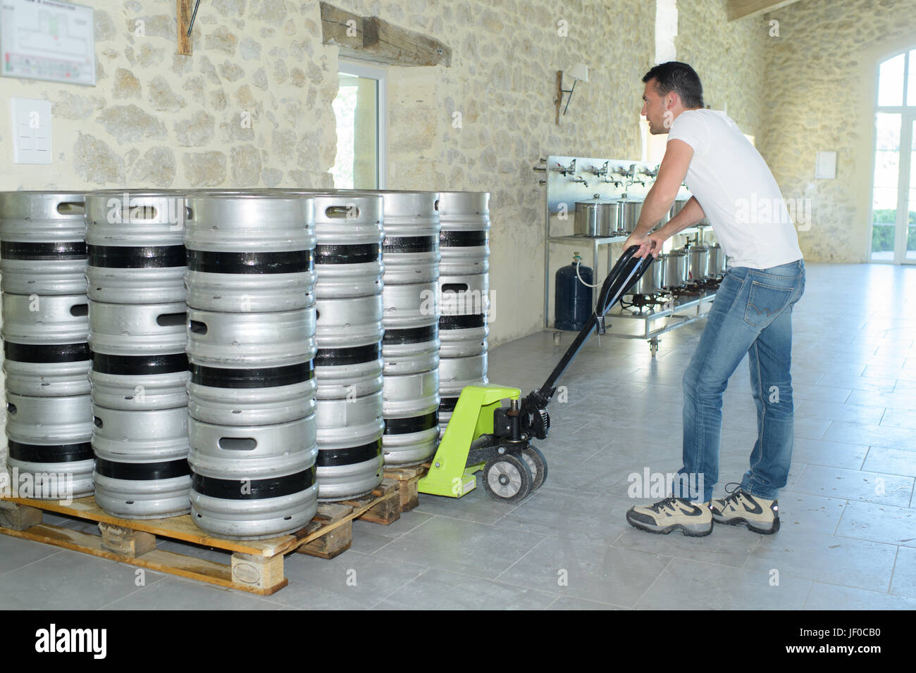 Beer store truck hi-res stock photography and images - Alamy