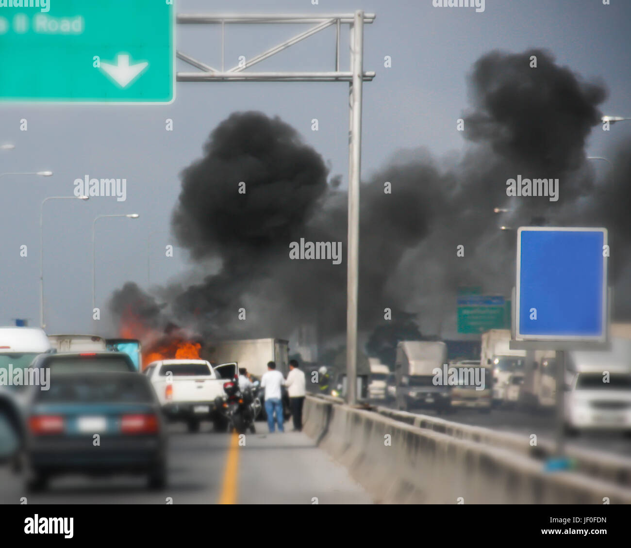 Car collision and smoke hi-res stock photography and images - Alamy