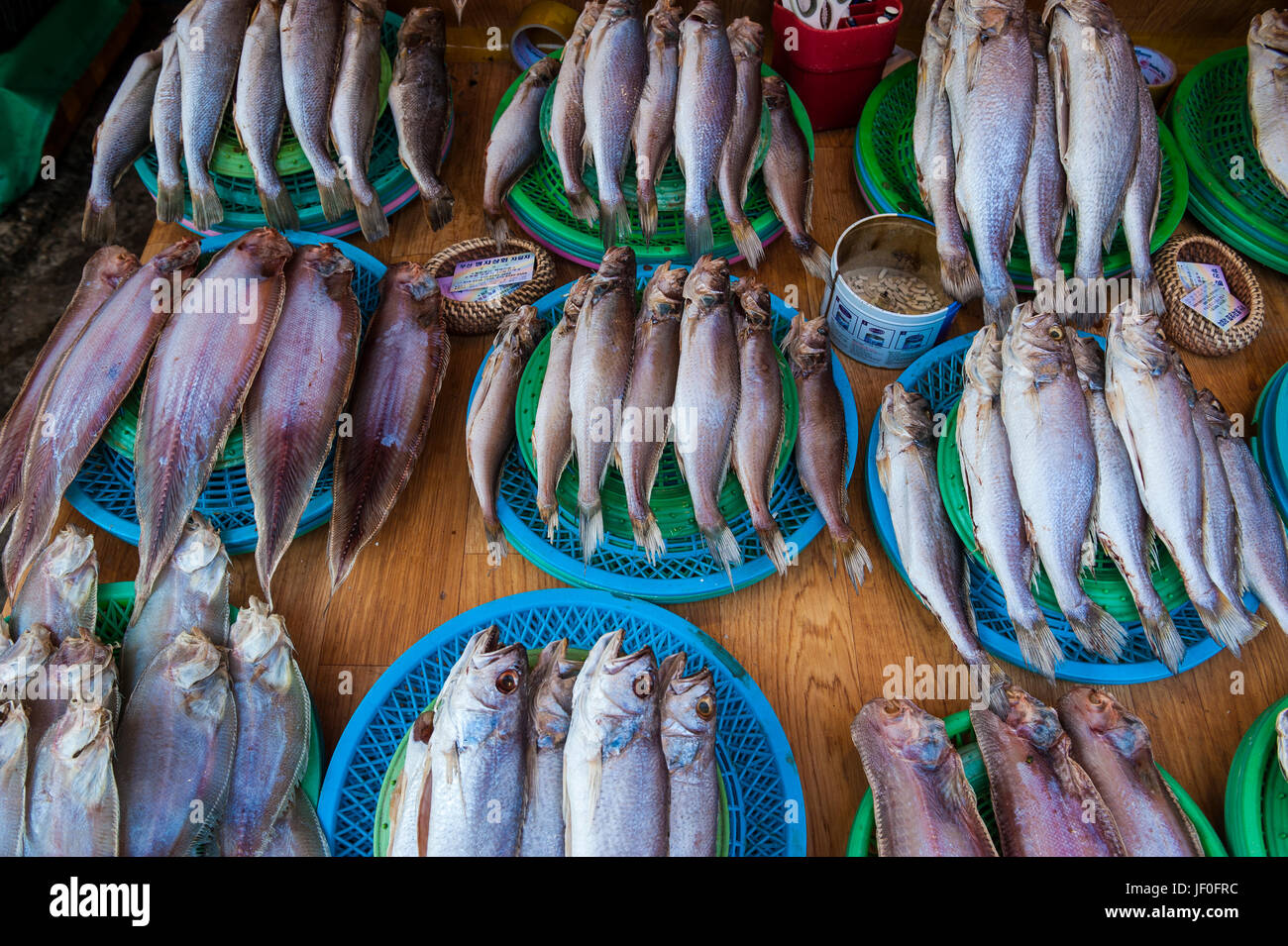 Fish for sale in fish market busan hi-res stock photography and images ...
