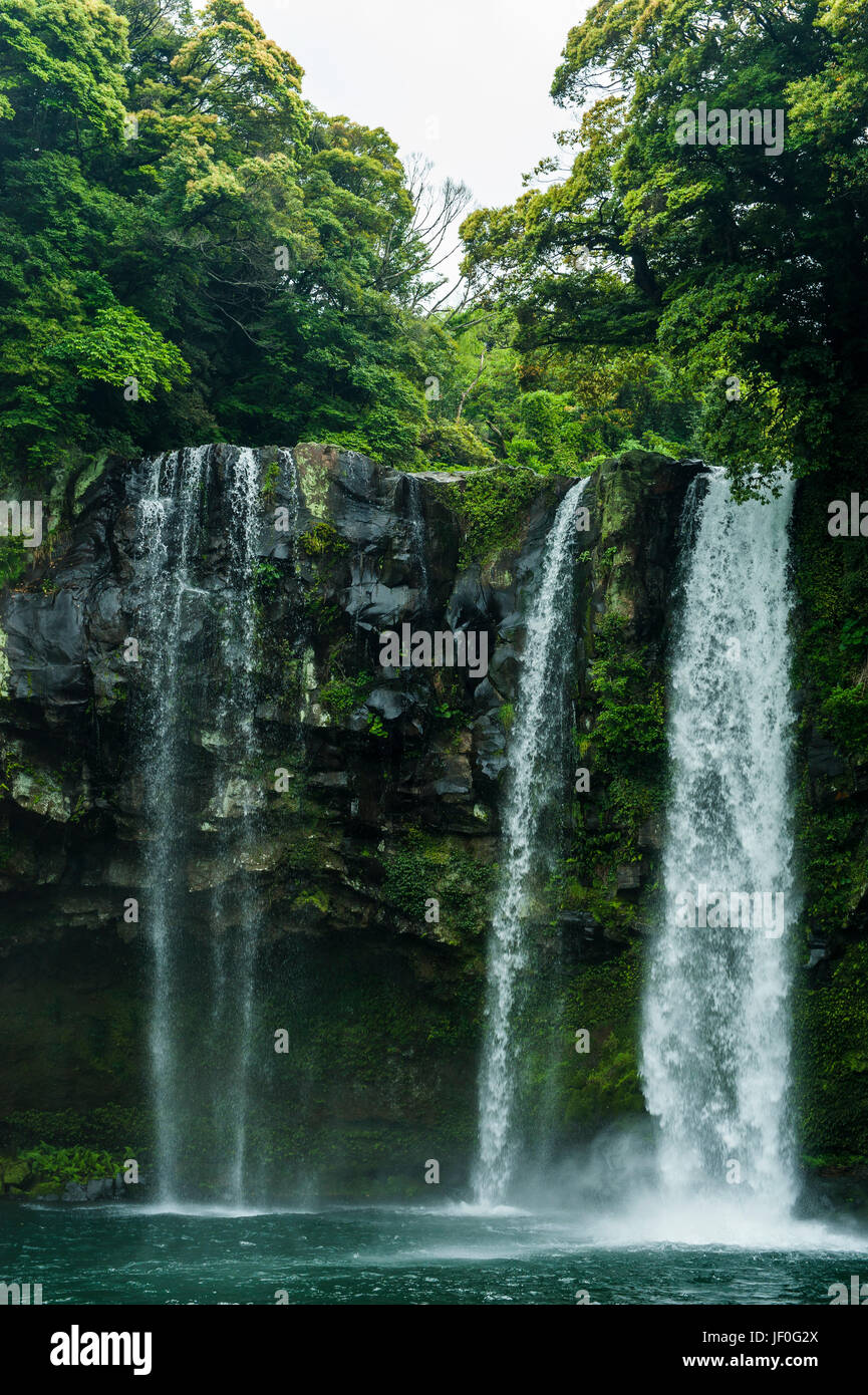 Cheonjiyeon pokpo waterfall hi-res stock photography and images - Alamy