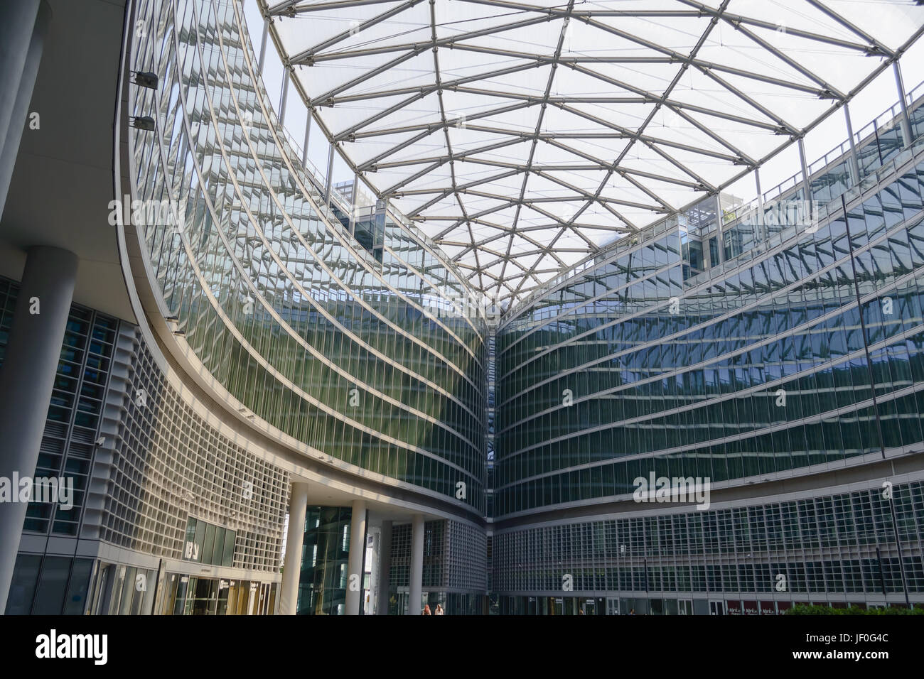 Duomo milano interno hi-res stock photography and images - Alamy