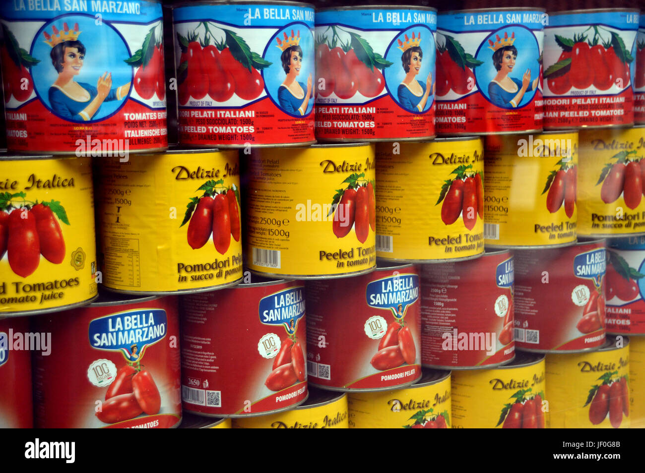 Tinned tomatoes hi-res stock photography and images - Alamy