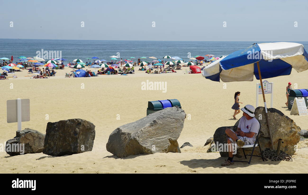 New jersey beach scene in summer hi-res stock photography and images ...
