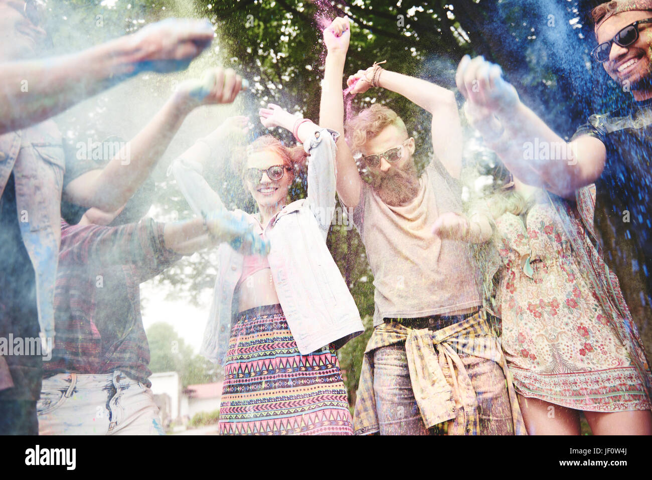 Powder throwing party hi-res stock photography and images - Alamy