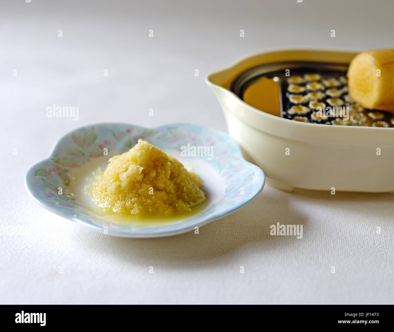 Grated ginger hi-res stock photography and images - Alamy