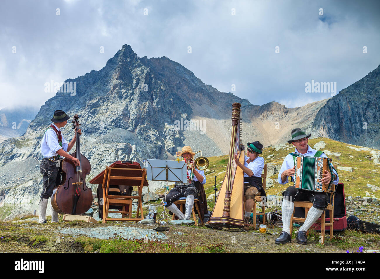Musicians perform in traditional costume in the Austrian Alps Stock ...