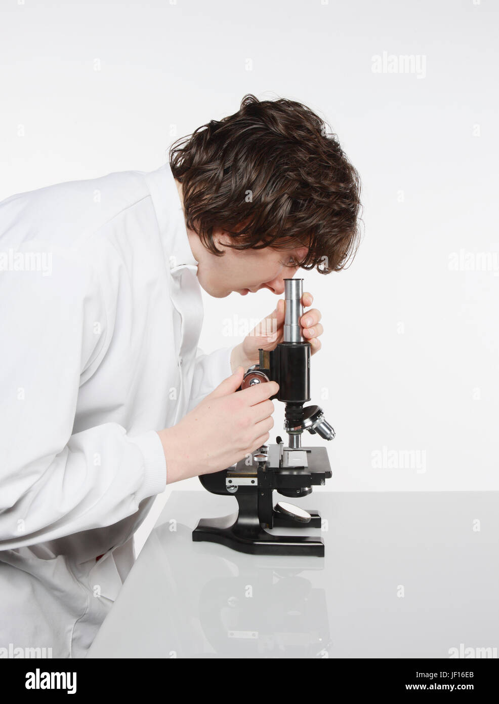 Forensic scientist hi-res stock photography and images - Alamy