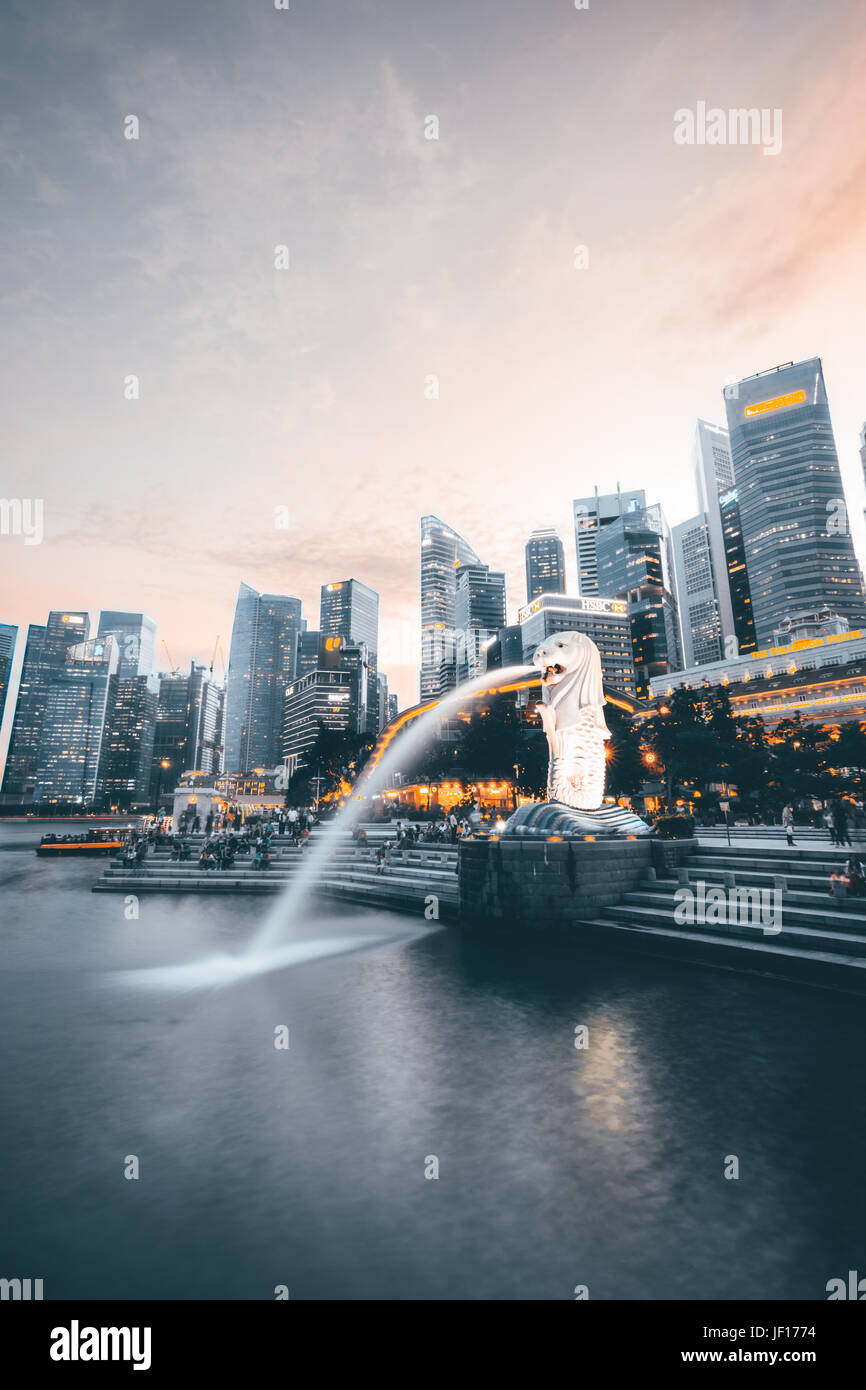 SINGAPORE: Merlion. MIND-BLOWING images show what looks like a science ...