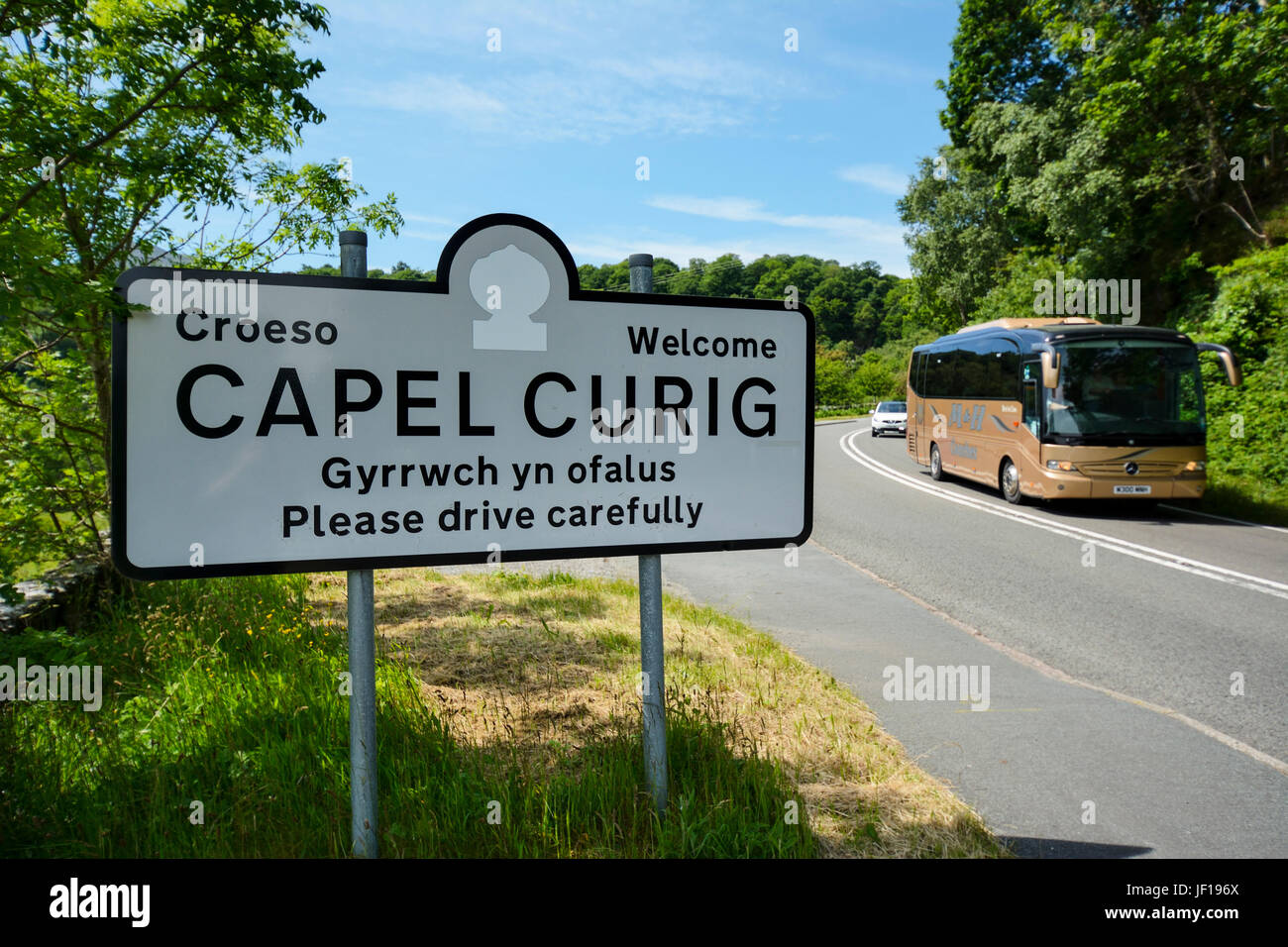 Village name plate hi-res stock photography and images - Alamy