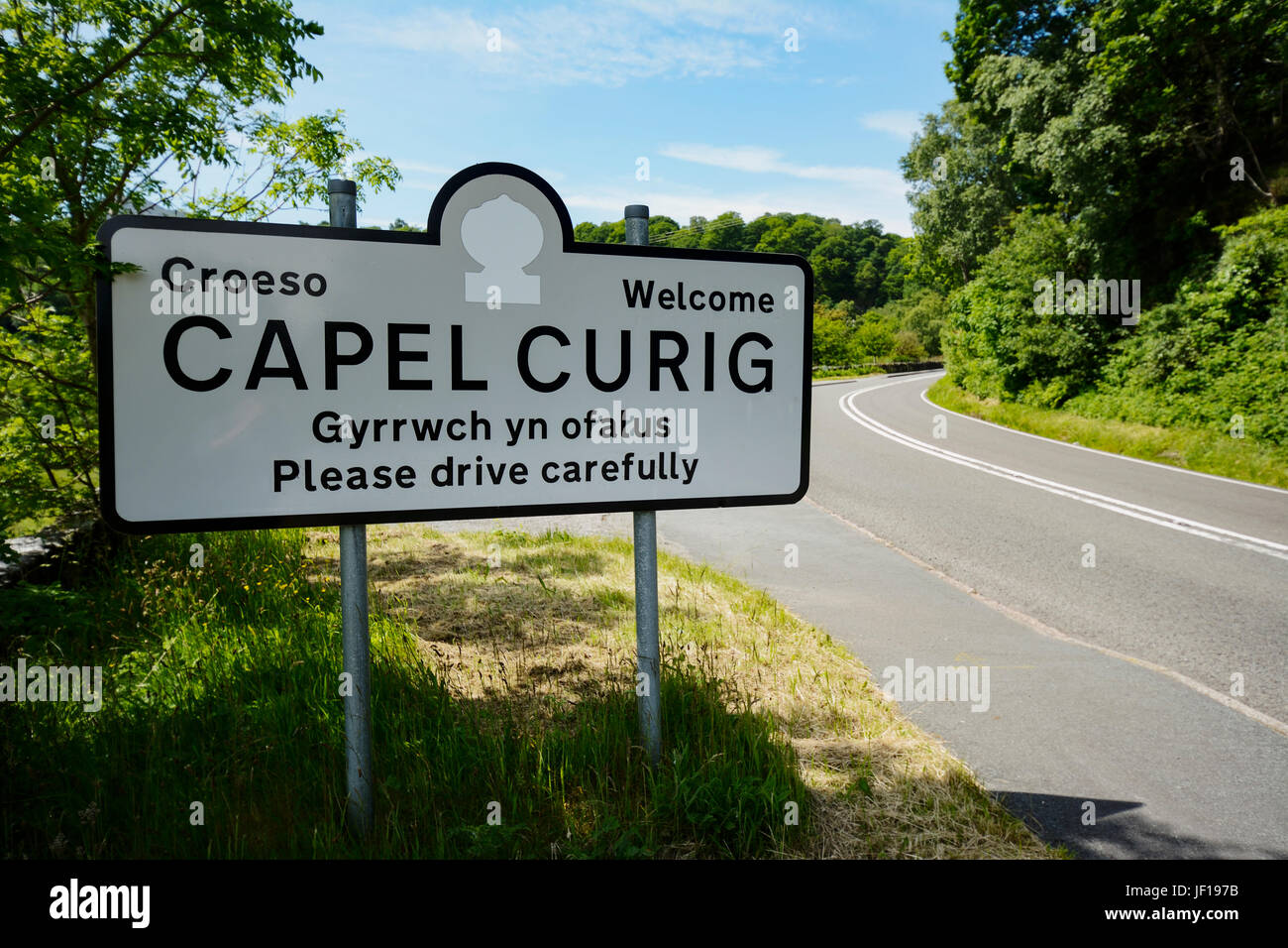 Village name plate hi-res stock photography and images - Alamy