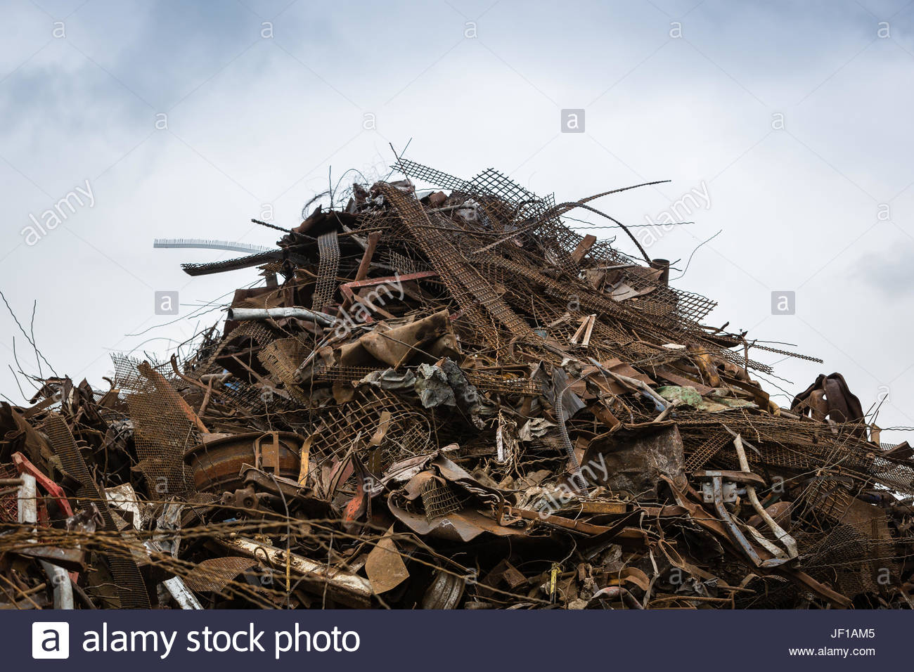 Scrap Metal Cutting Stock Photos & Scrap Metal Cutting Stock Images - Alamy