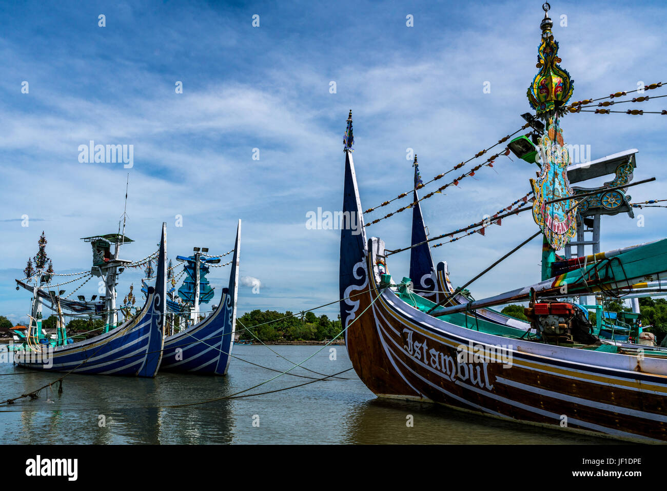 Colourful traditional boats hi-res stock photography and images - Alamy