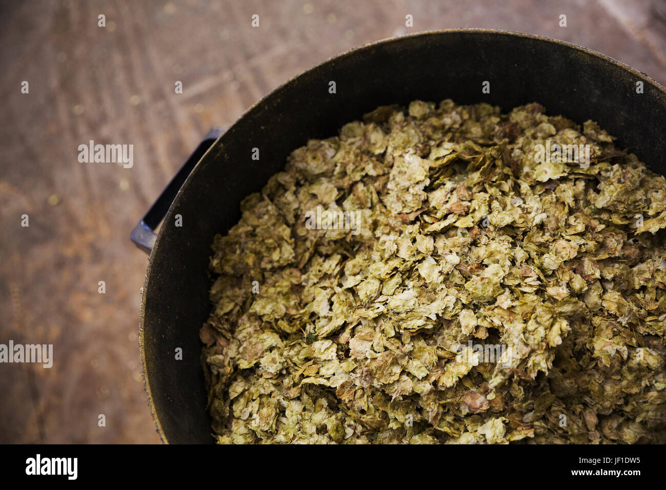 Dried hops hi-res stock photography and images - Alamy