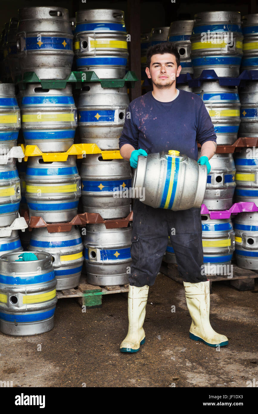 Young group beer keg hi-res stock photography and images - Alamy