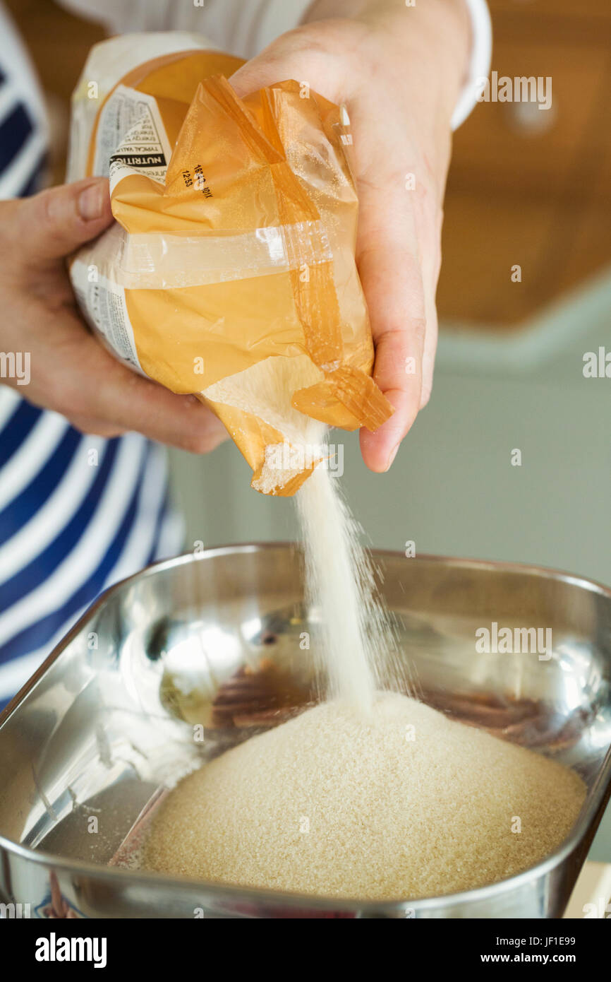 Pouring sugar container plastic hi-res stock photography and images - Alamy