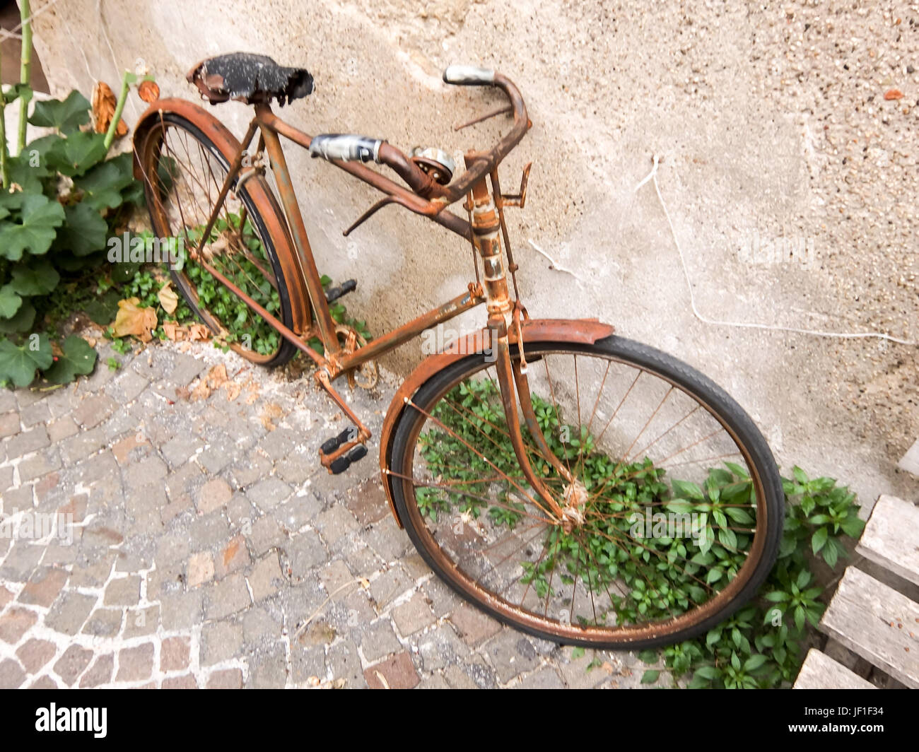 Old rusty vintage bicycle Stock Photo - Alamy