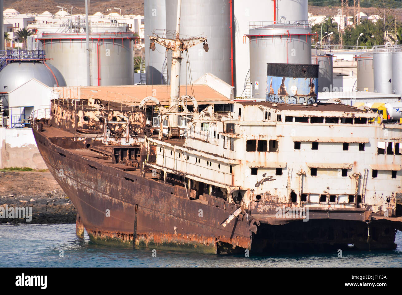 Abandoned Metal Rusty Ship Stock Photo - Alamy