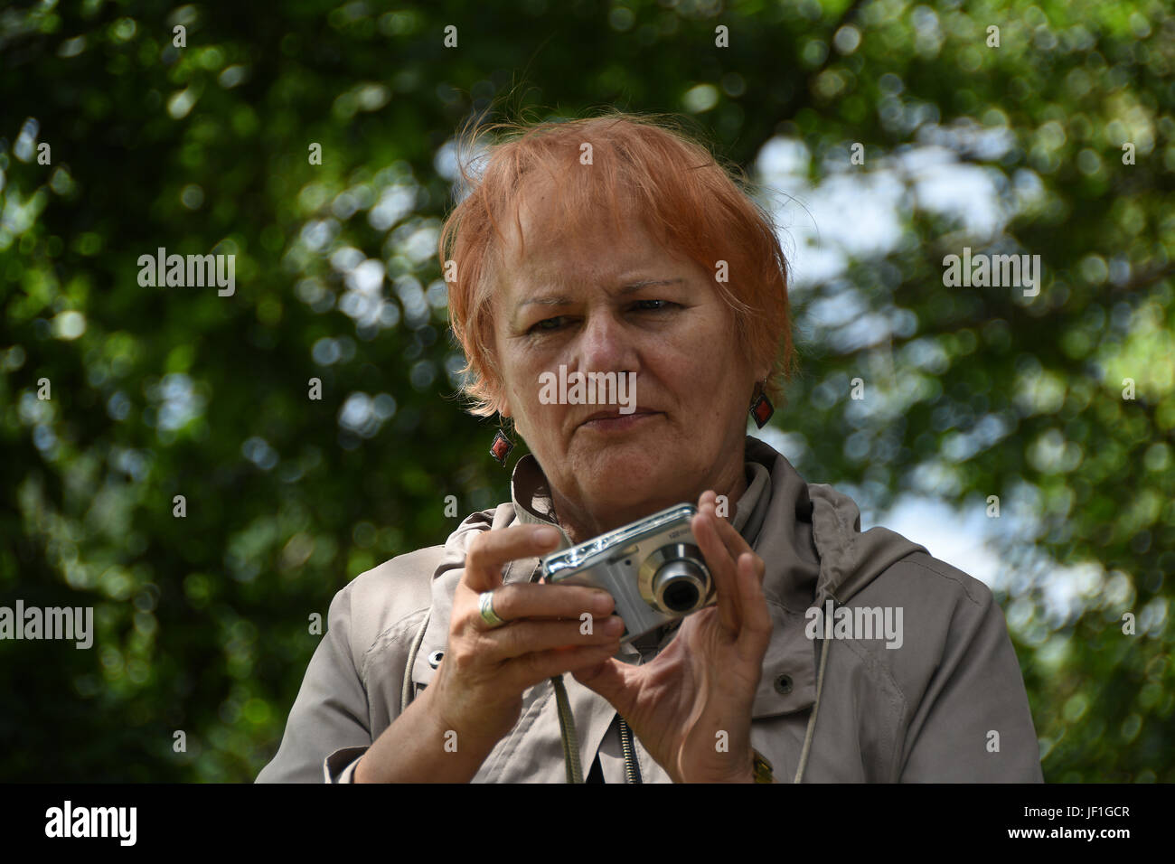 Mature woman taking photo hi-res stock photography and images - Alamy