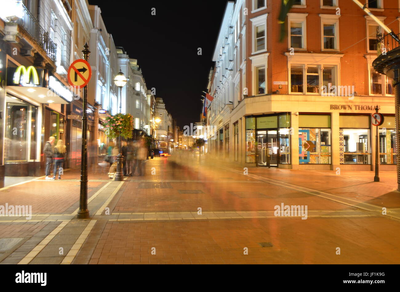 Night street view ireland hi-res stock photography and images - Alamy