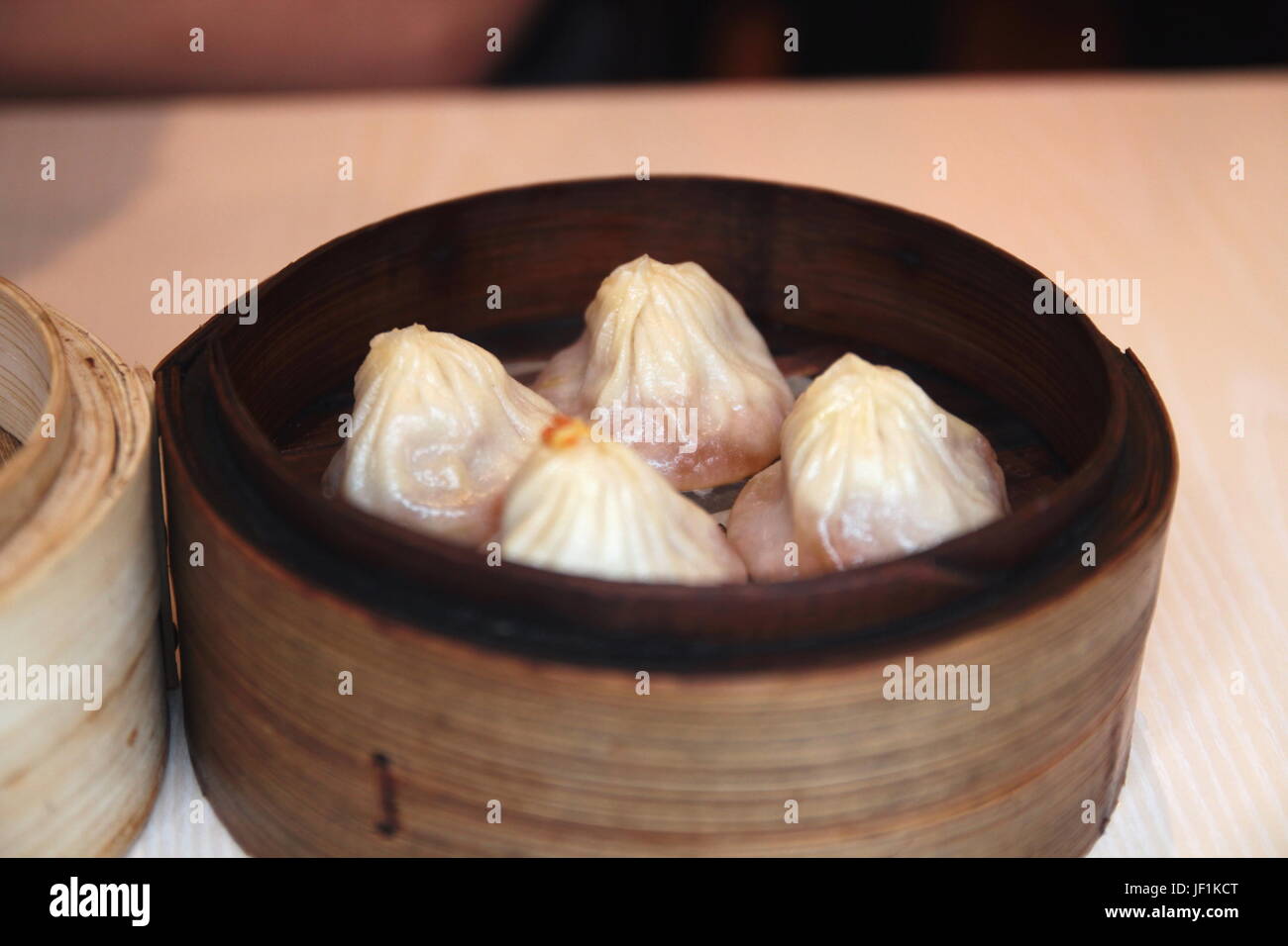 Dumpling dim sim hi-res stock photography and images - Alamy