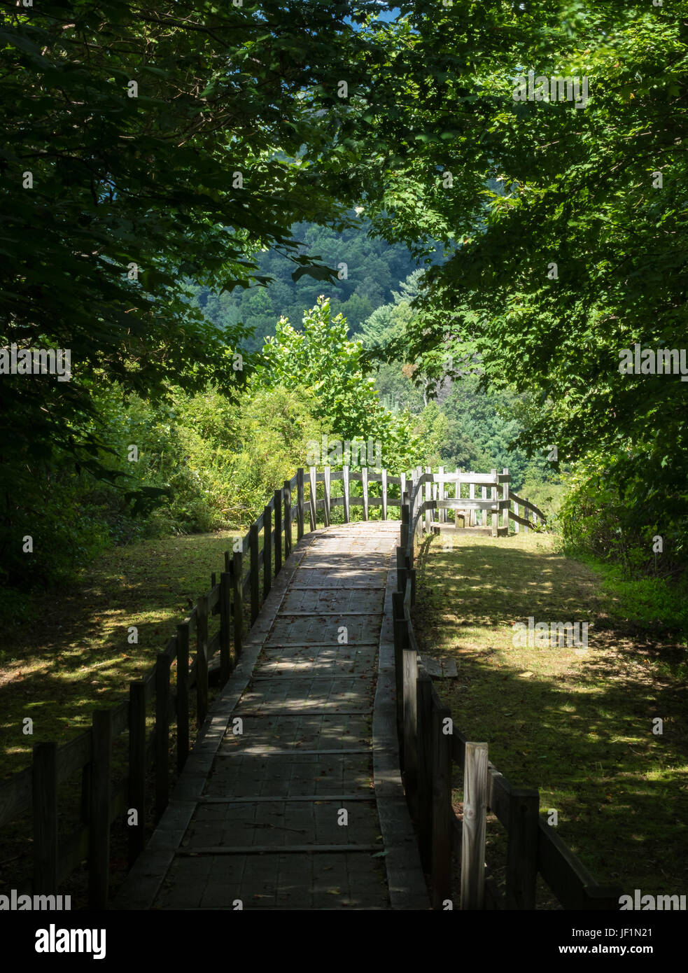 Roadside rest area and overlook in Tennessee Stock Photo - Alamy
