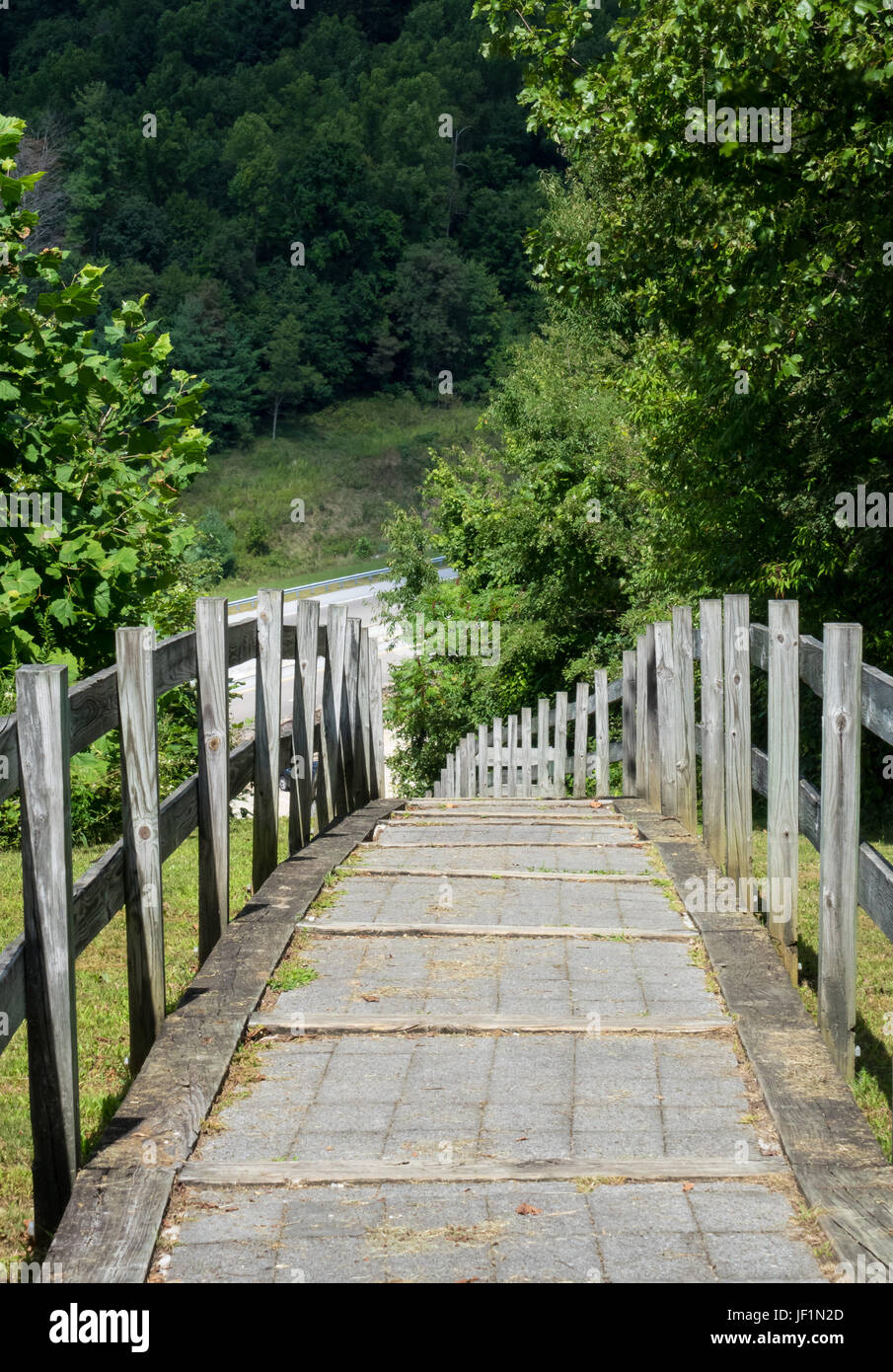 Roadside path pathway hi-res stock photography and images - Alamy
