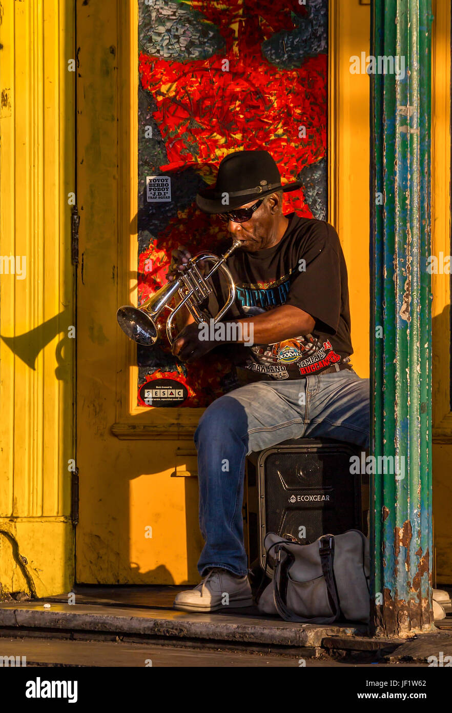 New orleans jazz street performer hi-res stock photography and images - Alamy
