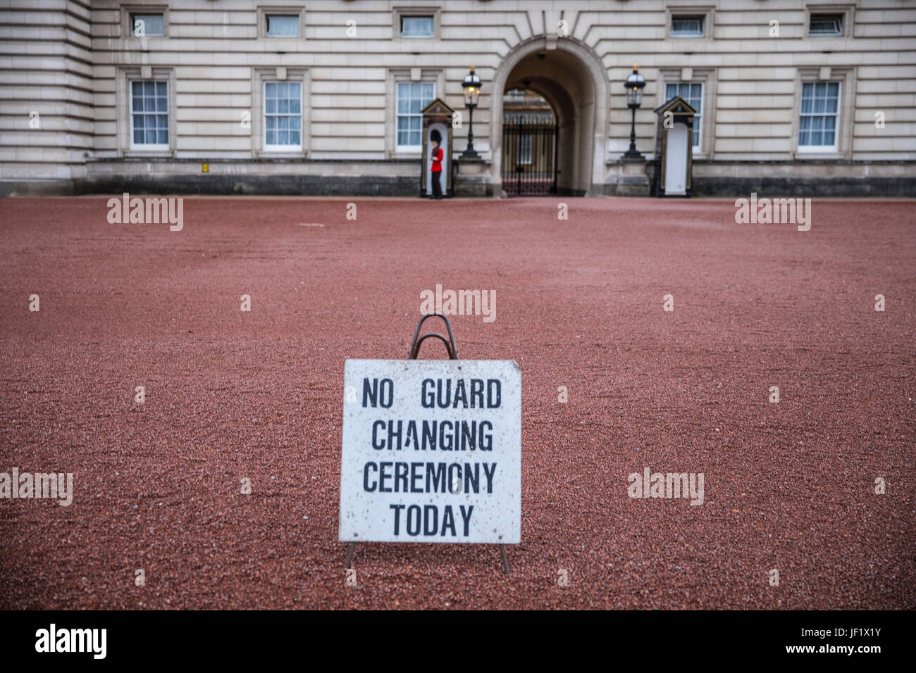 Buckingham palace ceremony hi-res stock photography and images - Alamy