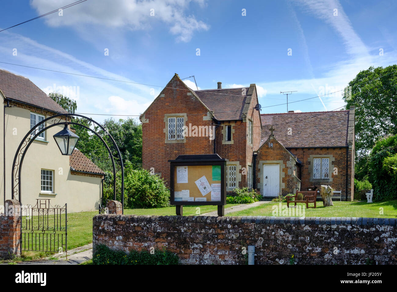 Uk england english gloucestershire village hi-res stock photography and ...