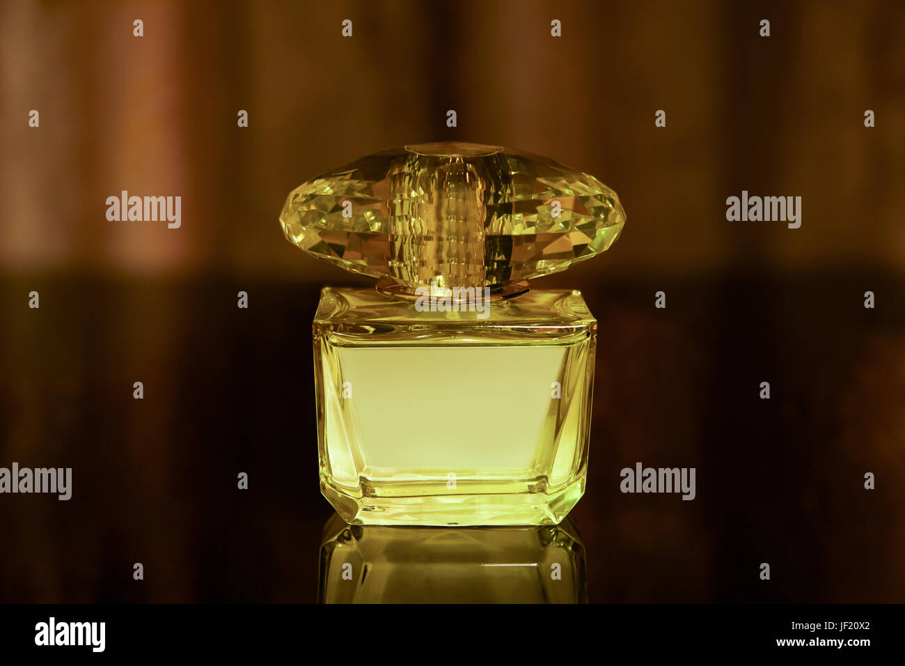 Perfume smell hi-res stock photography and images - Alamy