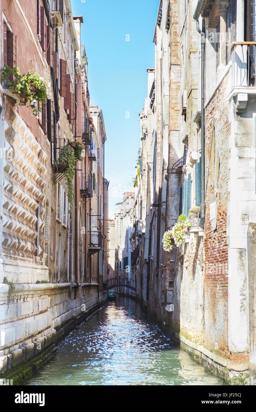Canal between buildings Stock Photo - Alamy