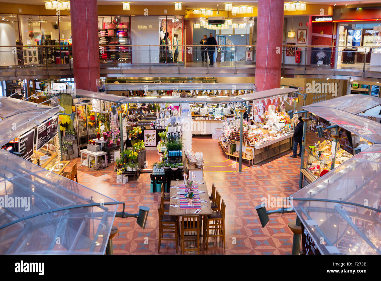 Shopping center interior hi-res stock photography and images - Alamy