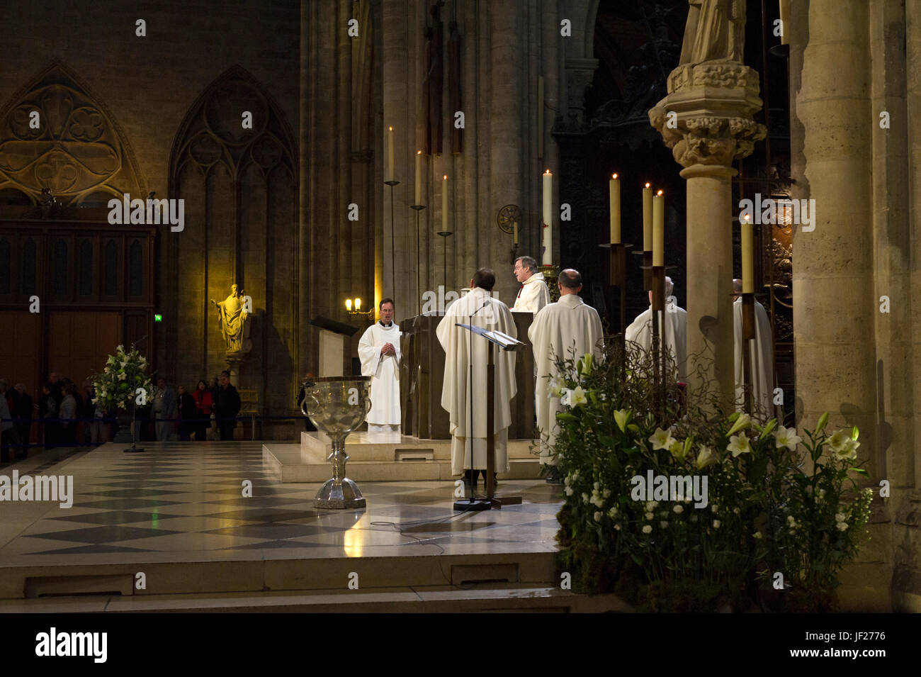 Mass in Notre-Dame de Paris Stock Photo - Alamy