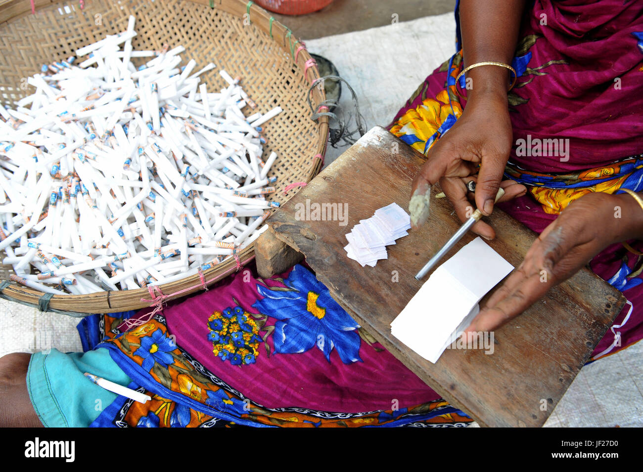 DHAKA, BANGLADESH - NOVEMBER 11, 2016: Bangladeshi people make Bidi ...