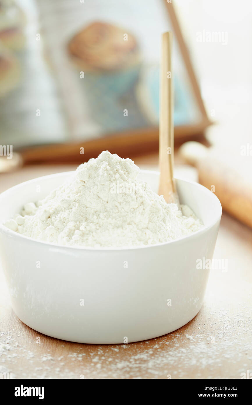 Flour in bowl Stock Photo - Alamy