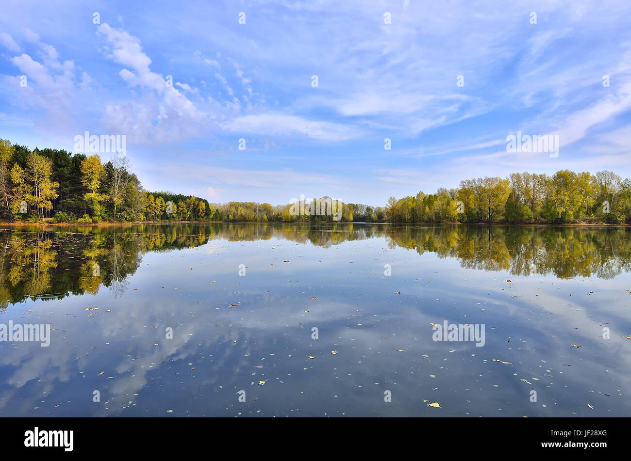 Lakeside landscape hi-res stock photography and images - Alamy