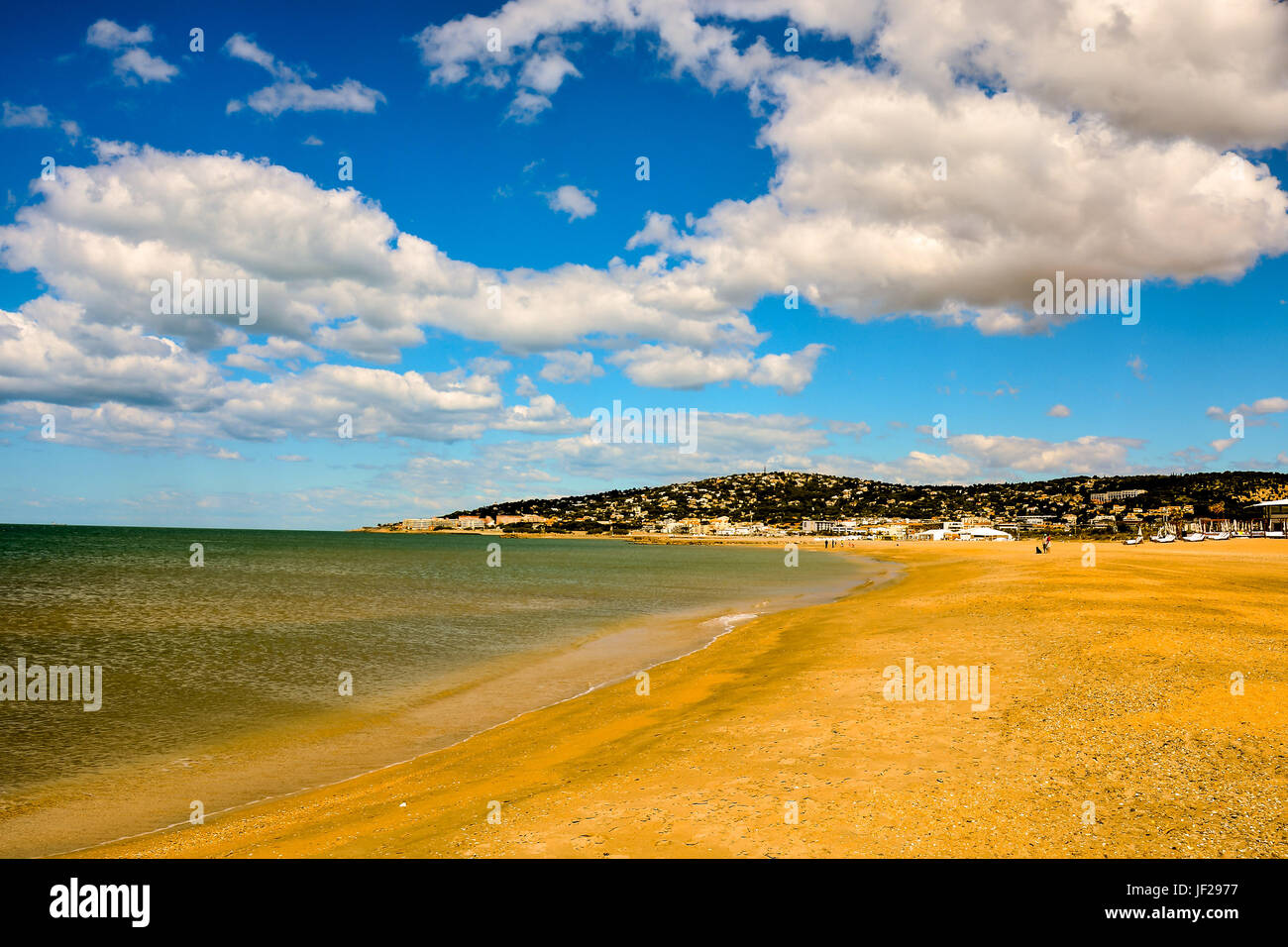 Empty mediterranean sand beach in south france Stock Photo - Alamy