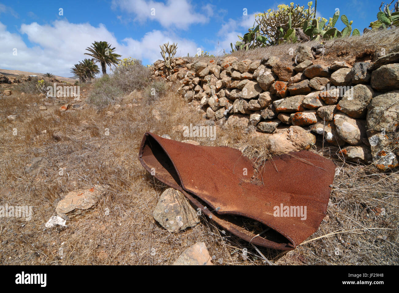 Rusty barrel in the desert Stock Photo - Alamy