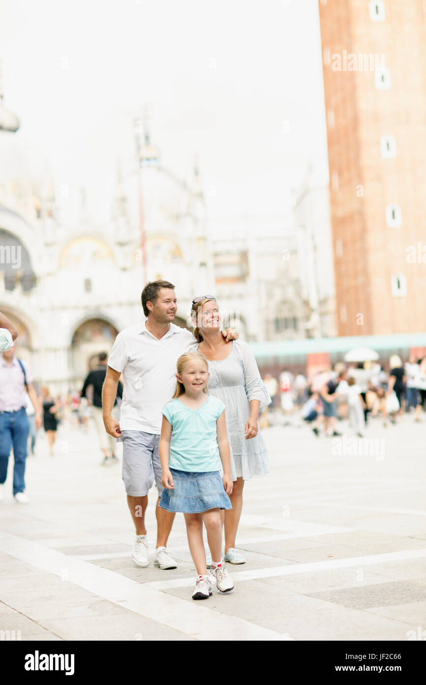 Man woman and child sightseeing hi-res stock photography and images - Alamy