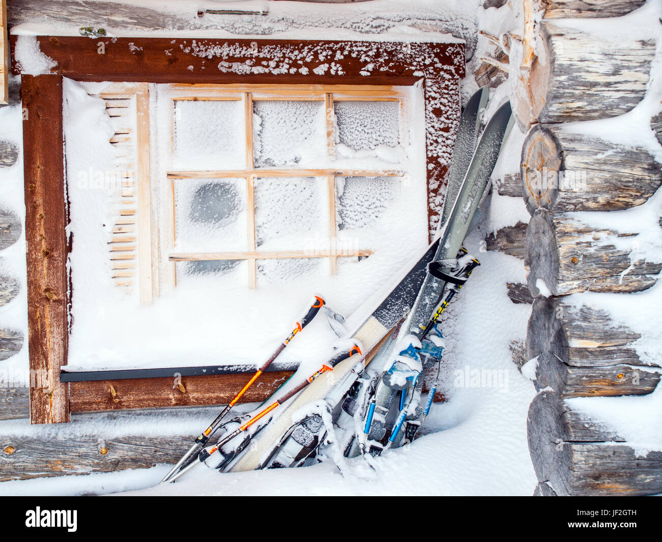 Wooden_cabin hi-res stock photography and images - Alamy