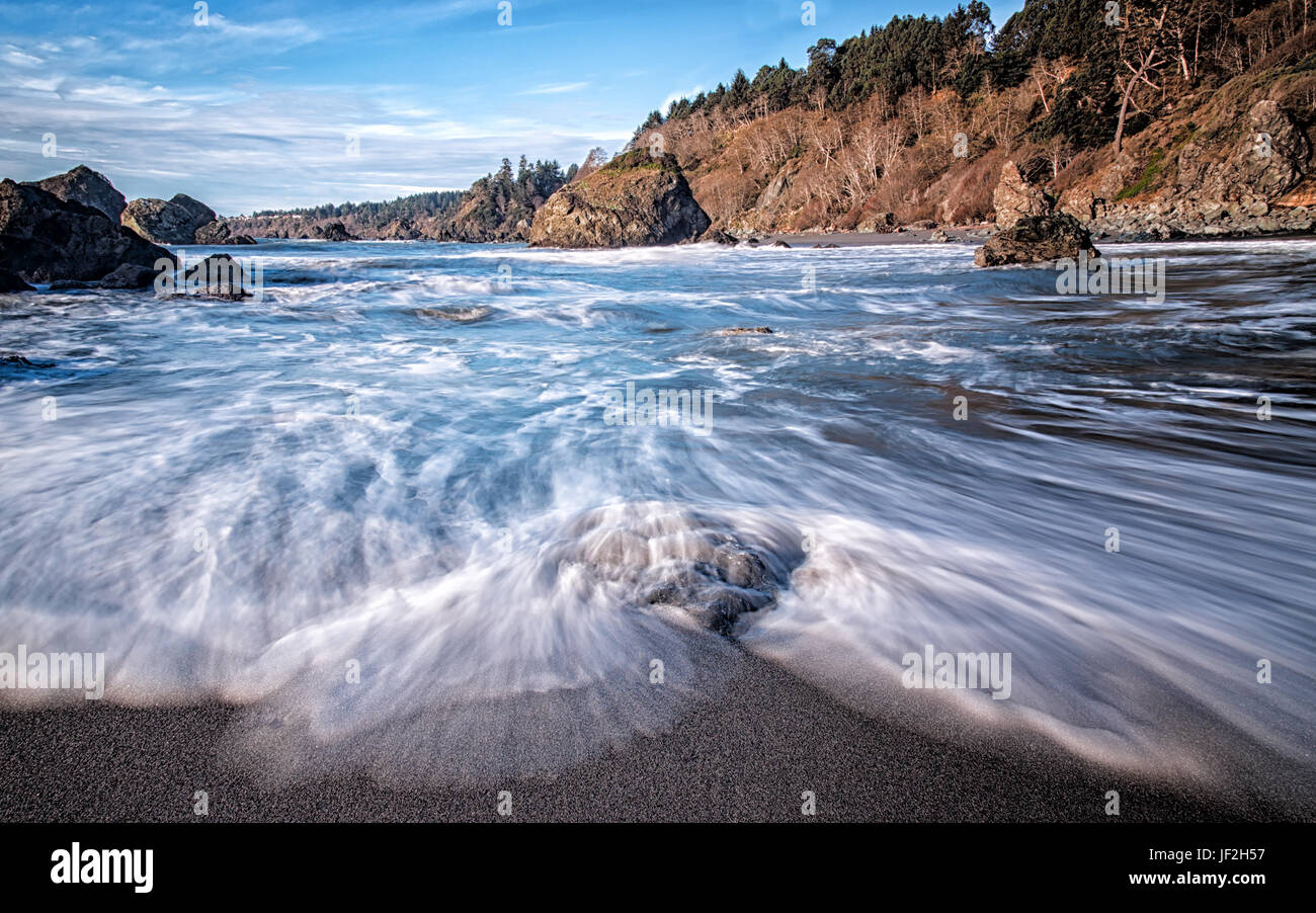 Beautiful ocean waves hi-res stock photography and images - Alamy