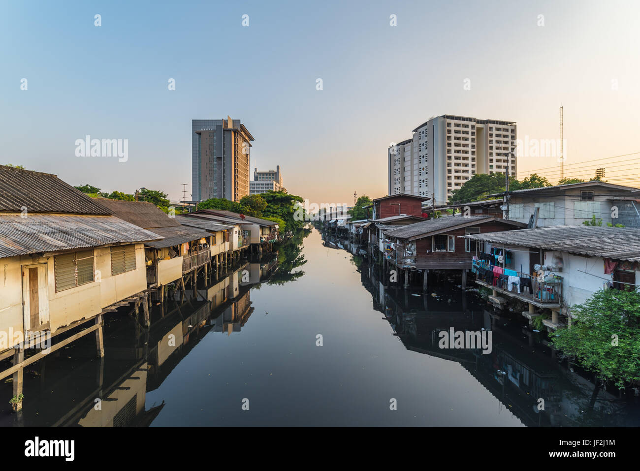 Slums bangkok thailand hi-res stock photography and images - Alamy