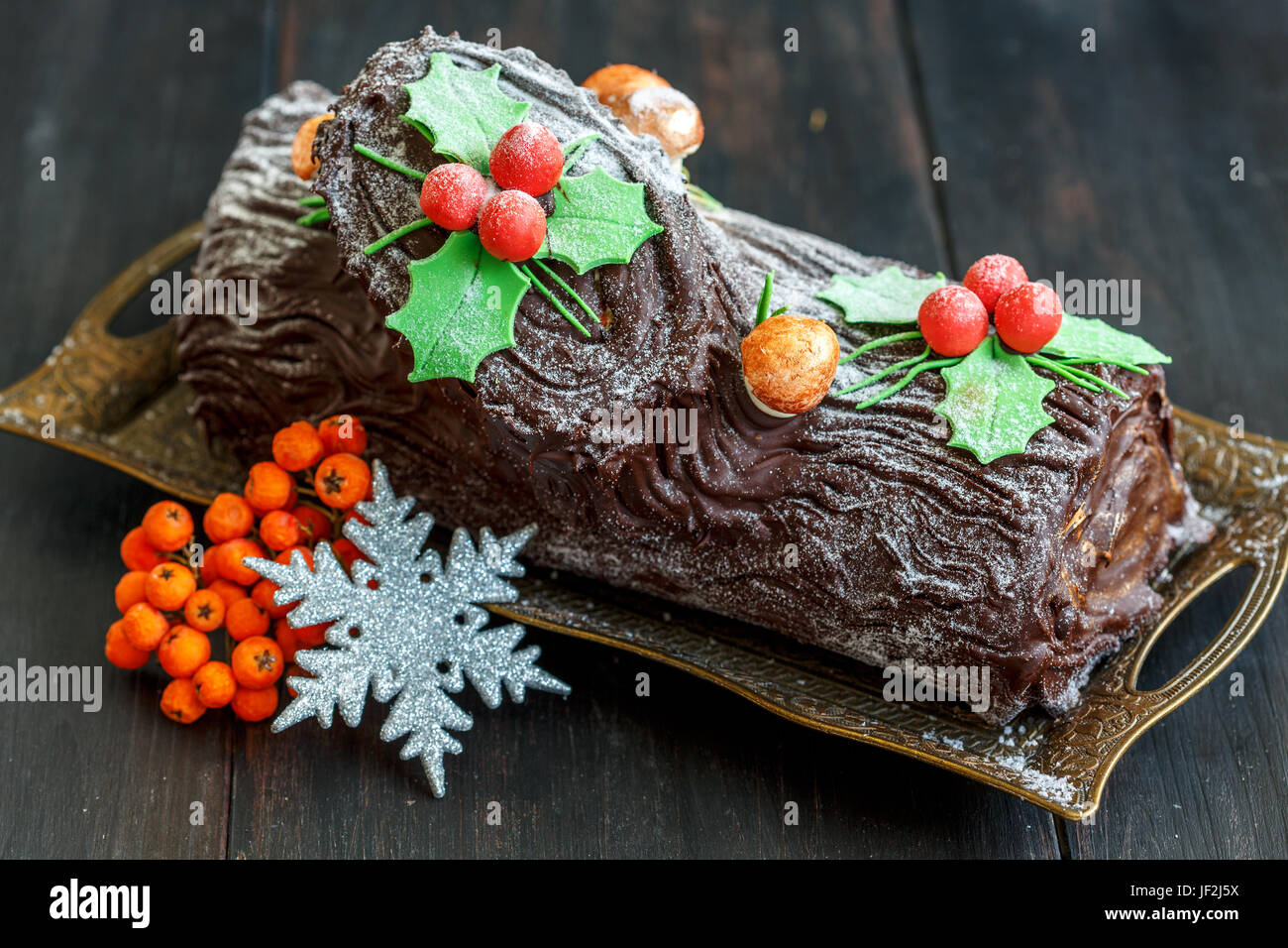 Chocolate log cake hi-res stock photography and images - Alamy